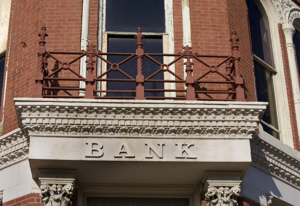 Community Banks Fared Better Than Large Ones During Second Quarter ...